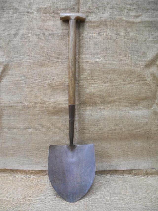 The humble spade… | The Garden History Blog