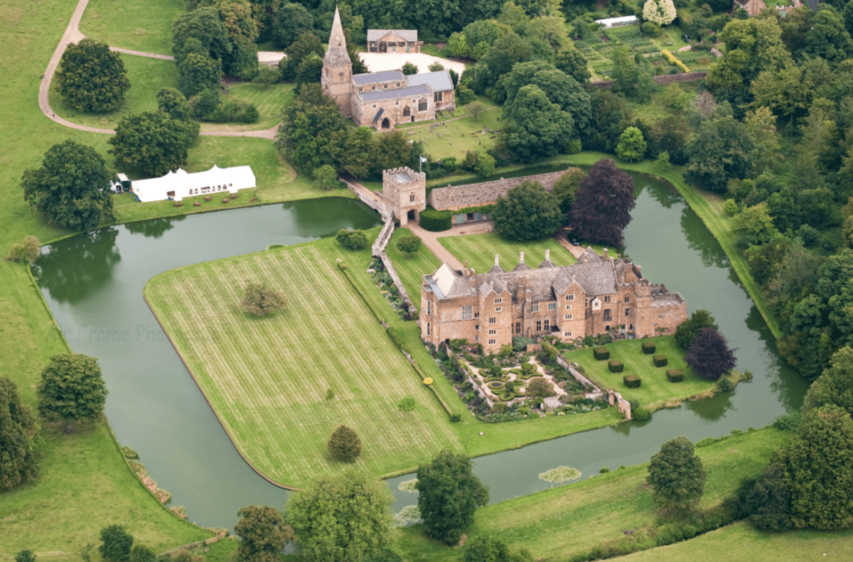 Broughton Castle | The Garden History Blog
